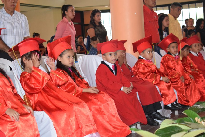 Egresó la primera promoción de COMSA International School - COMSA